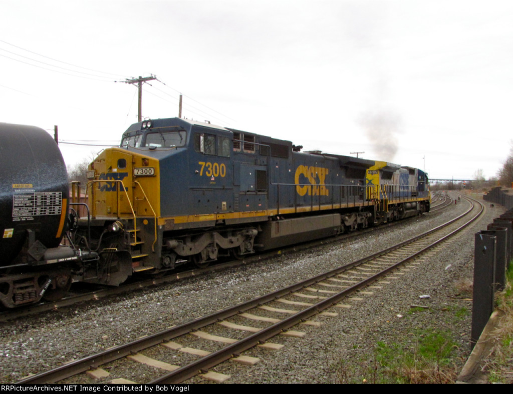 CSX 7300 and 7617